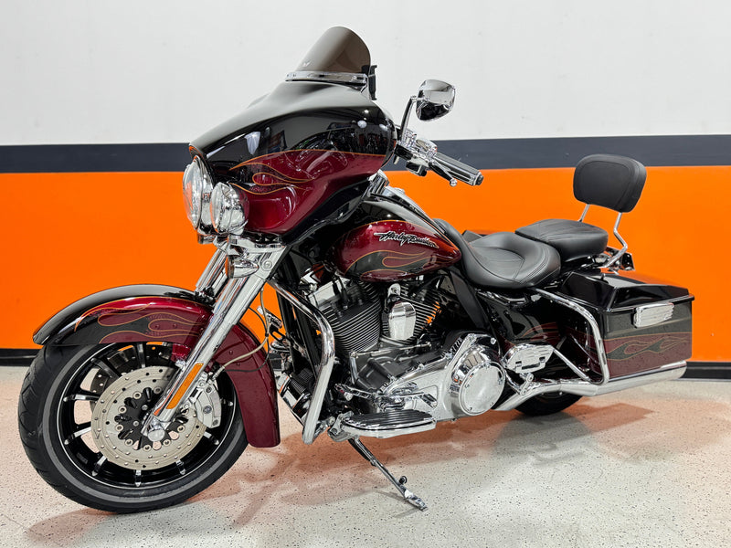 2011 Harley-Davidson CVO Screamin' Eagle Ultra Classic FLHTCUSE6 w/ VH ...