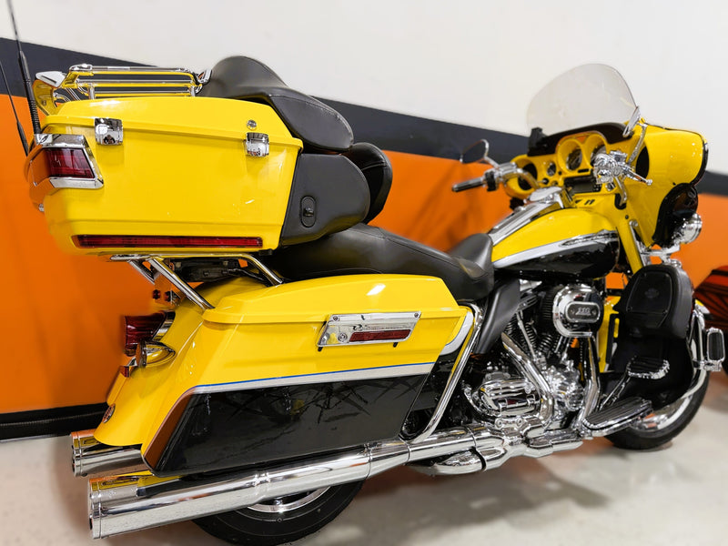 2012 Harley-Davidson CVO Ultra Classic Electra Glide- FLHTCUSE7 One-Ow ...
