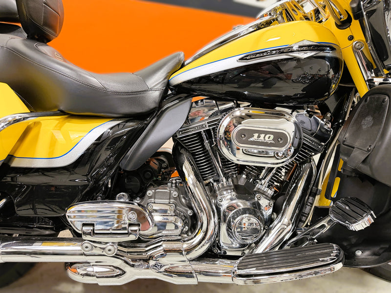2012 Harley-Davidson CVO Ultra Classic Electra Glide- FLHTCUSE7 One-Ow ...