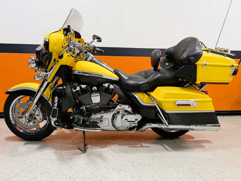 2012 Harley-Davidson CVO Ultra Classic Electra Glide- FLHTCUSE7 One-Ow ...